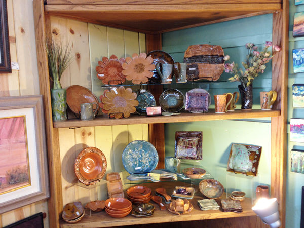 Colorful nook for artists | Business | paysonroundup.com