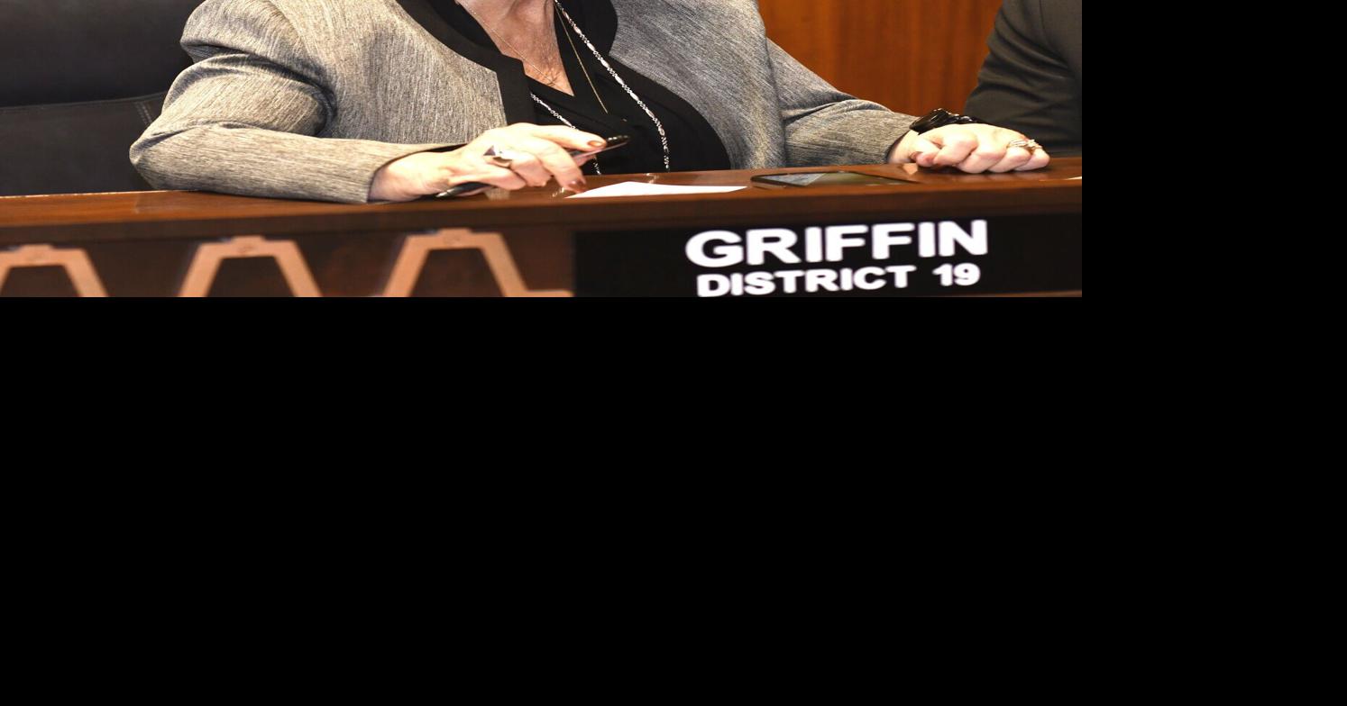 Bill to exempt tips from state income taxes moves forward | News ...