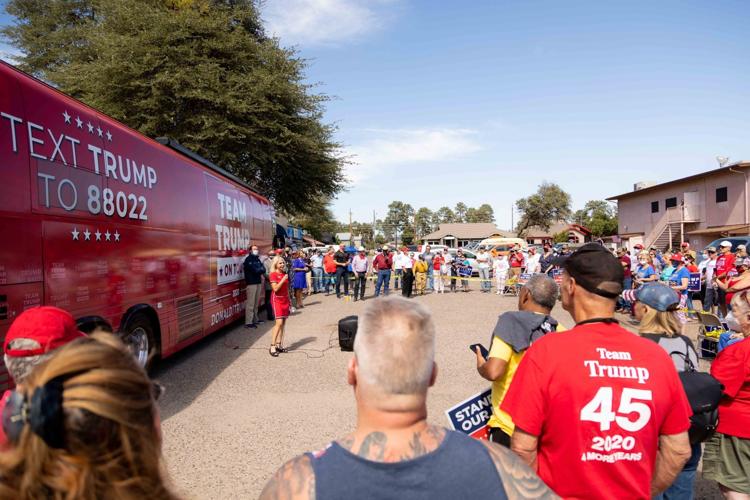 Trump campaign bus makes stop in Payson | Events | paysonroundup.com