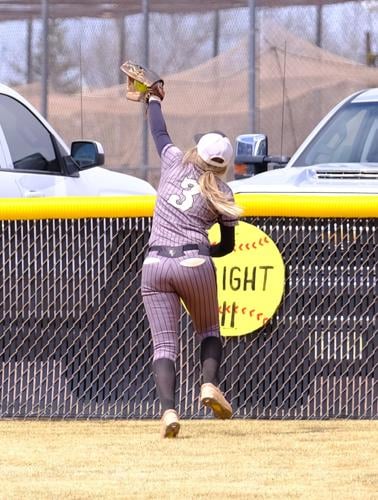 Soderquist's 3 HRs power Round Valley past Snowflake in softball | 260 ...