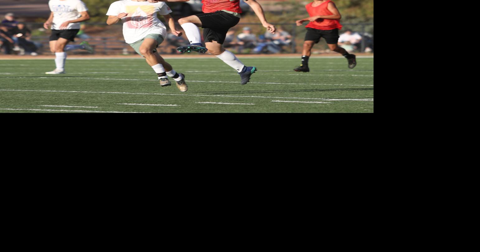 Eight seniors lead Payson boys soccer team | Sports | paysonroundup.com