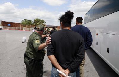 Lawmakers push through border crossing bill and send it to governor ...