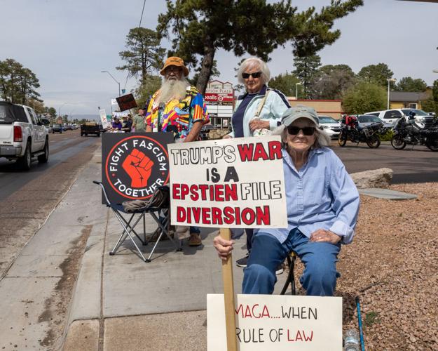 No Kings 3 protest draws hundreds in Payson | News | paysonroundup.com
