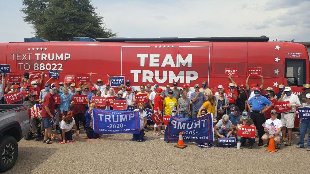 Trump campaign bus visits Payson | Local News | paysonroundup.com
