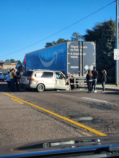 One injured in collision with Amazon truck | Local News | paysonroundup.com