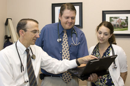 Payson doctors in project with medical students | | paysonroundup.com