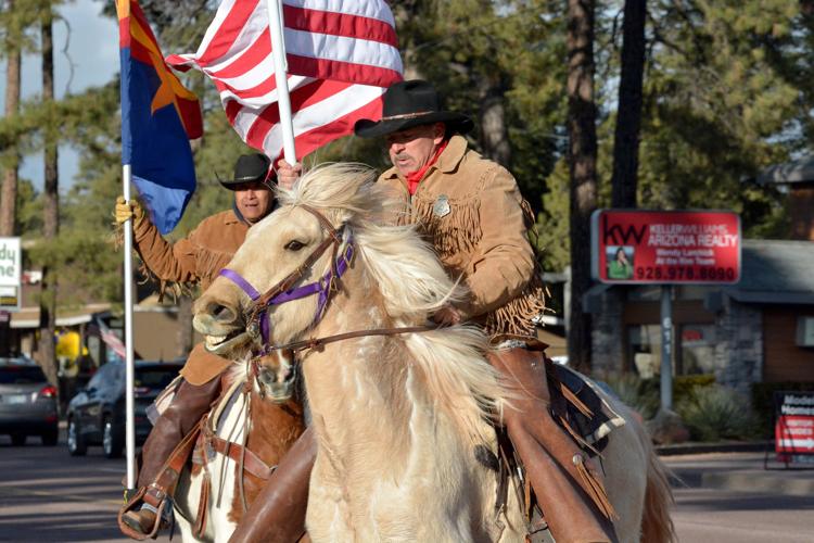 Hashknife Pony Express riders braved snow and cold winds to arrive ...
