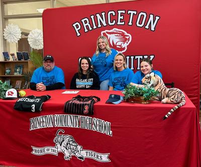 Laney Shadwick signs with OCU softball | Sports | pdclarion.com