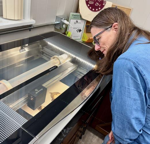 Glowforge brings high-tech creativity to Fort Branch Library ...