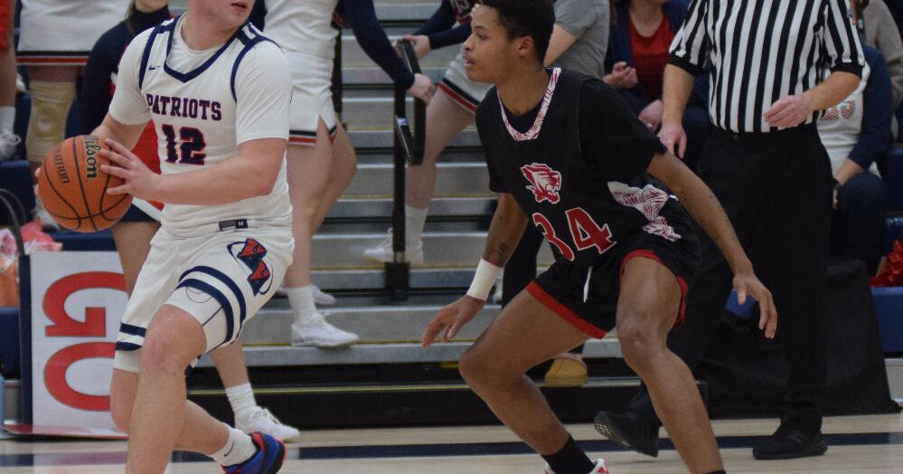 Reggie McIntyre keeps his eyes on the basketball | Sports | pdclarion.com