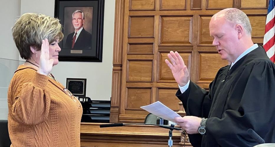 Taking the oath of office | Local News | pdclarion.com