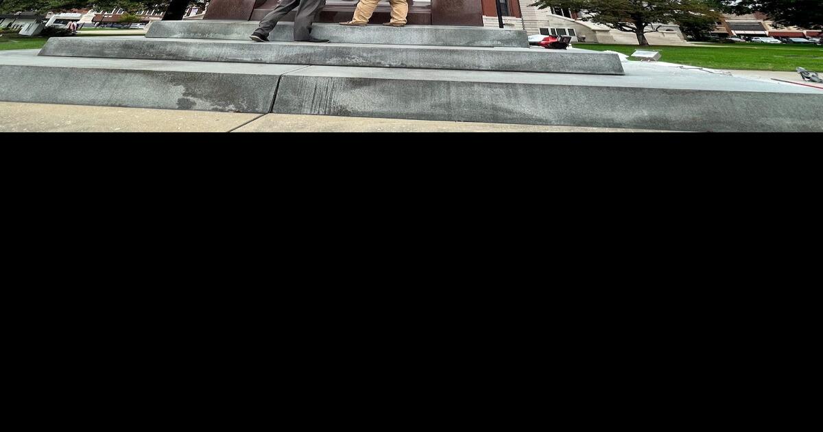Monument men | News | pdclarion.com