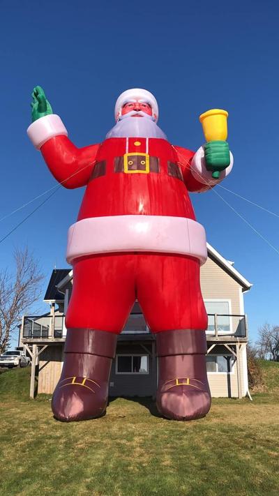 Towering Santa attracting a lot of attention | West Prince Graphic ...