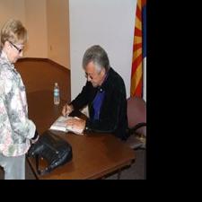 Popular author Cannell stops by library | Features | peoriatimes.com