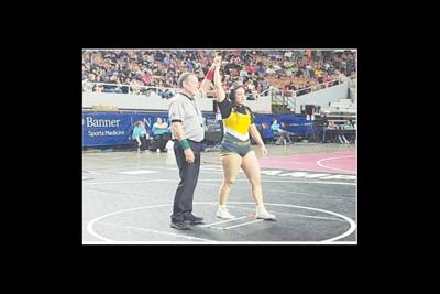 Peoria High wrestler wins school’s 1st girls title | News | peoriatimes.com