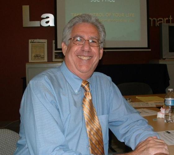 Motivational speaker teaches about intentional purposeful life and work ...