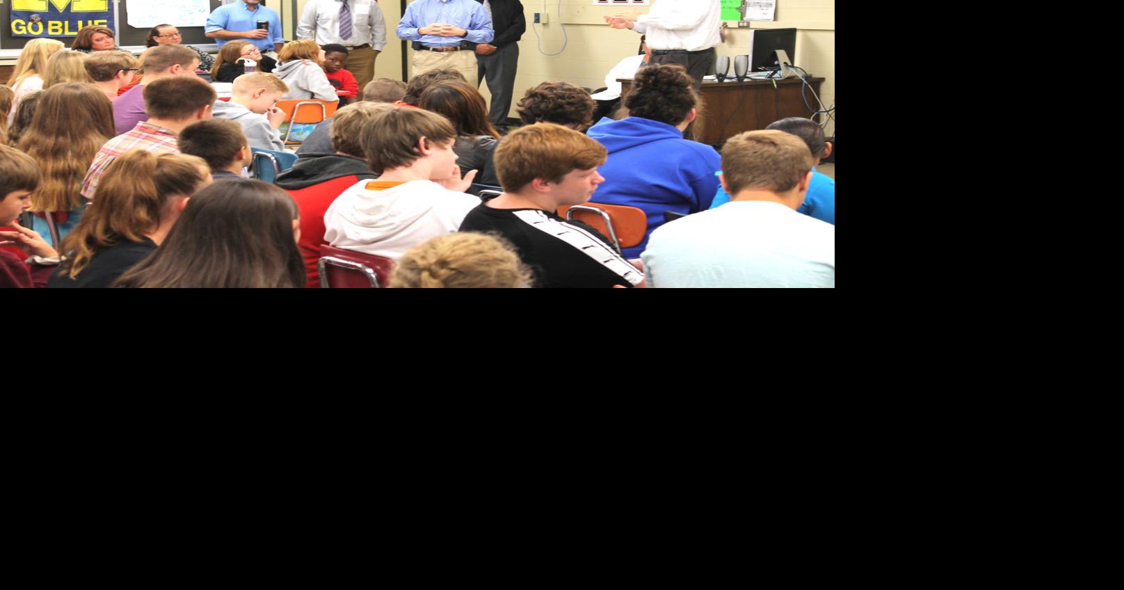 Rep. Steve Stivers visits Crooksville Schools | News | perrytribune.com