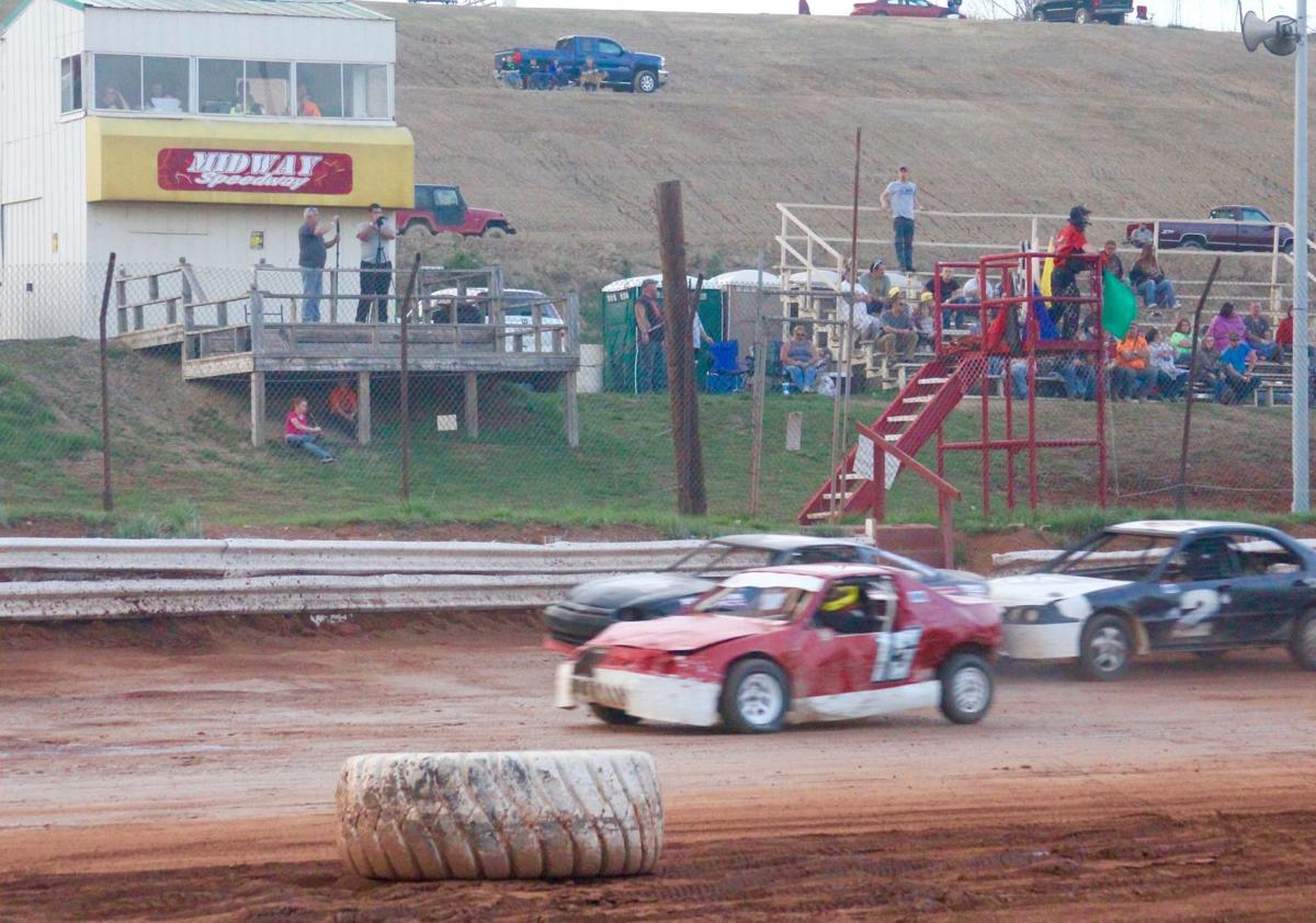 Midway Speedway holds 2017 season opener | Sports | perrytribune.com