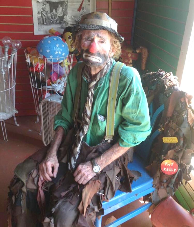 Pat Kelly, Peru's famous hobo circus clown, dies | News | pharostribune.com