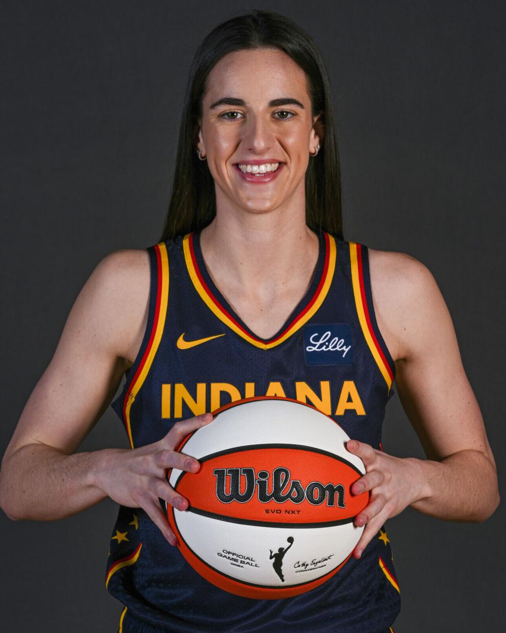Clark answers critics with some 'noise' of her own: a last-second 3 ...