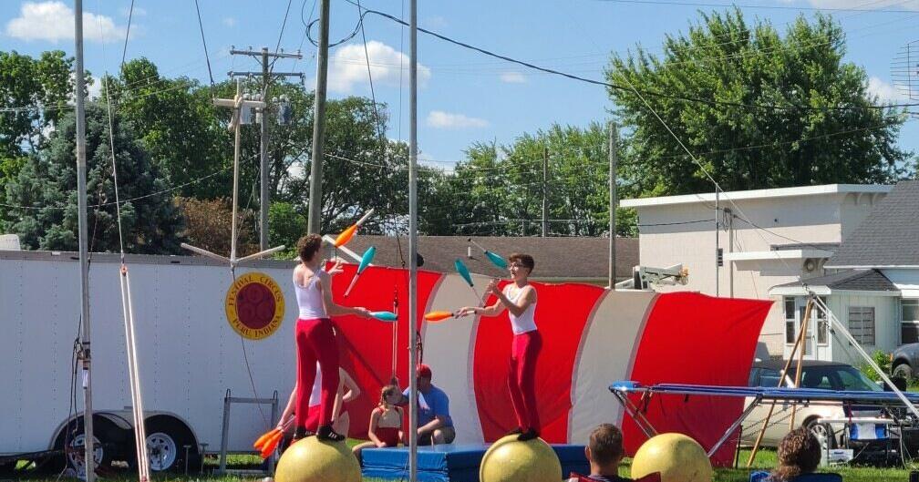 Peru Amateur Youth Circus puts on a show at Walton & Tipton Township ...