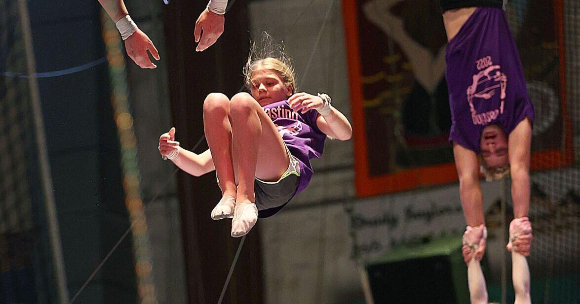 Family circus: Hanson siblings, parents all participate together in ...