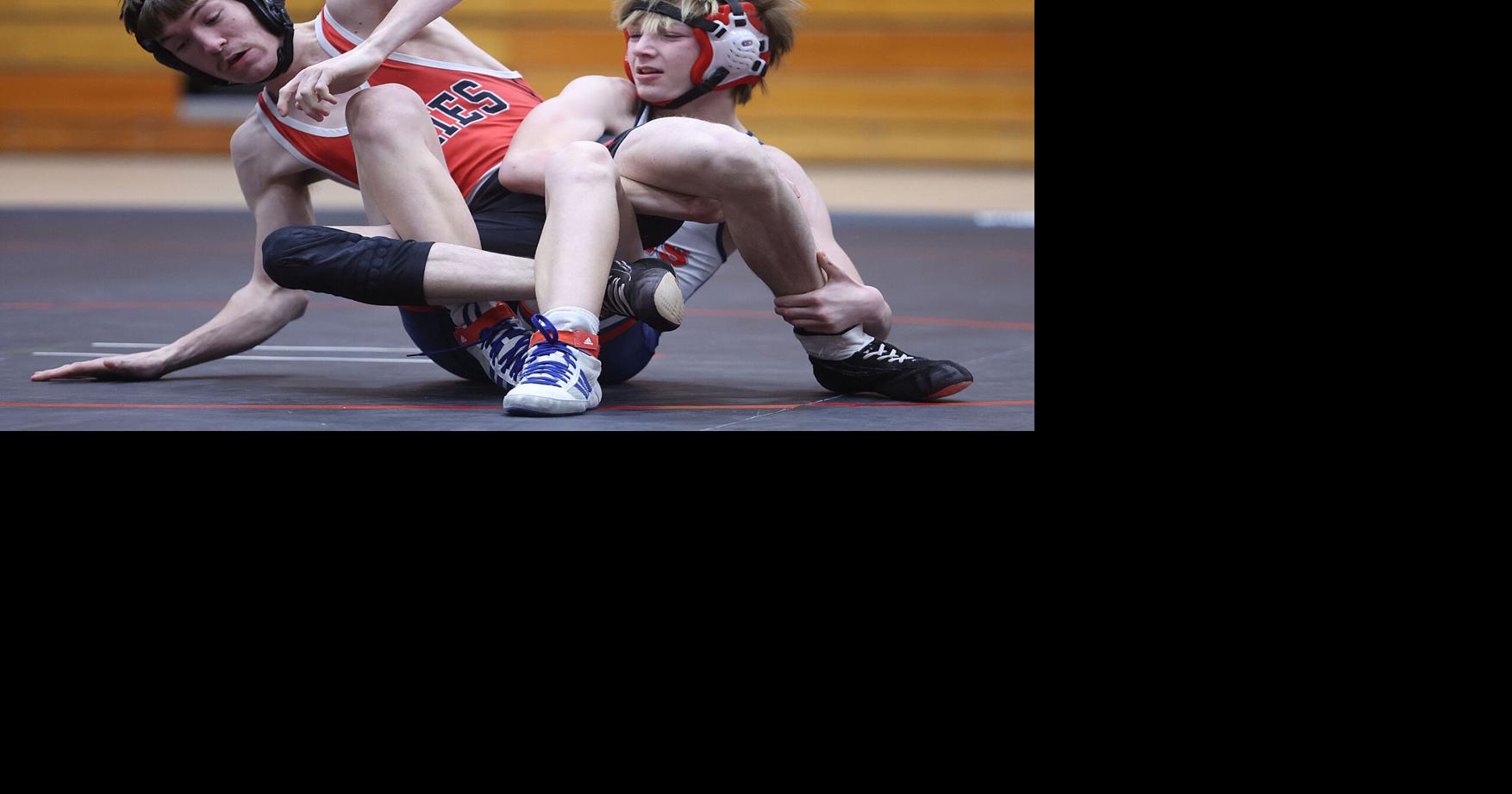 PHOTOS: Logan vs Cass wrestling | Gallery | pharostribune.com