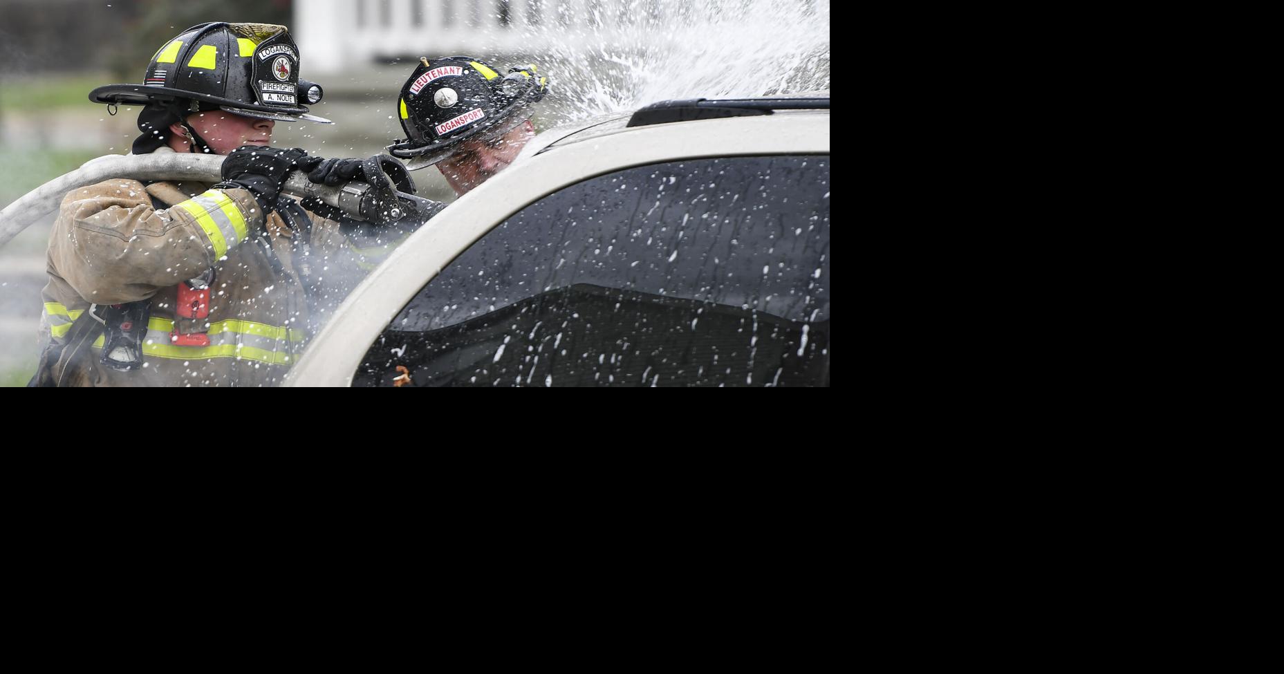 PHOTOS: LFD extinguishes minivan fire | Gallery | pharostribune.com