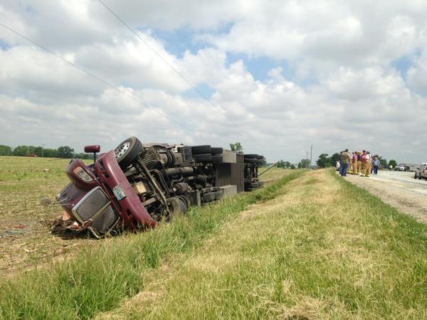 UPDATED: Livestock lost: Crews contain hogs after truck accident ...