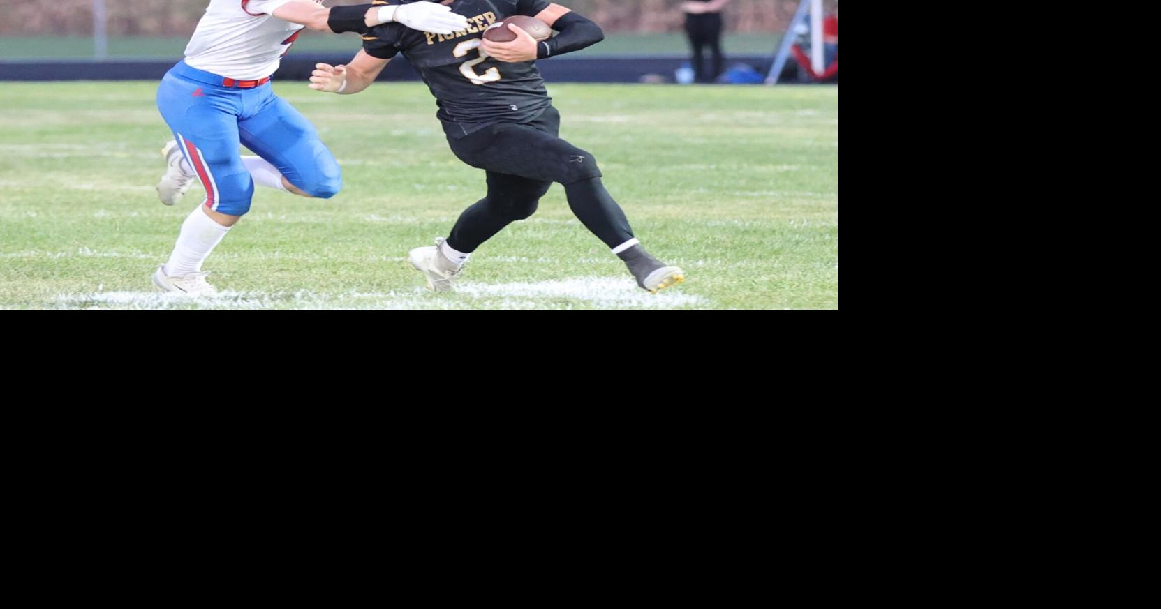 FRIDAY NIGHT LIGHTS: Panthers crush Comets; Berries stampede Bison ...