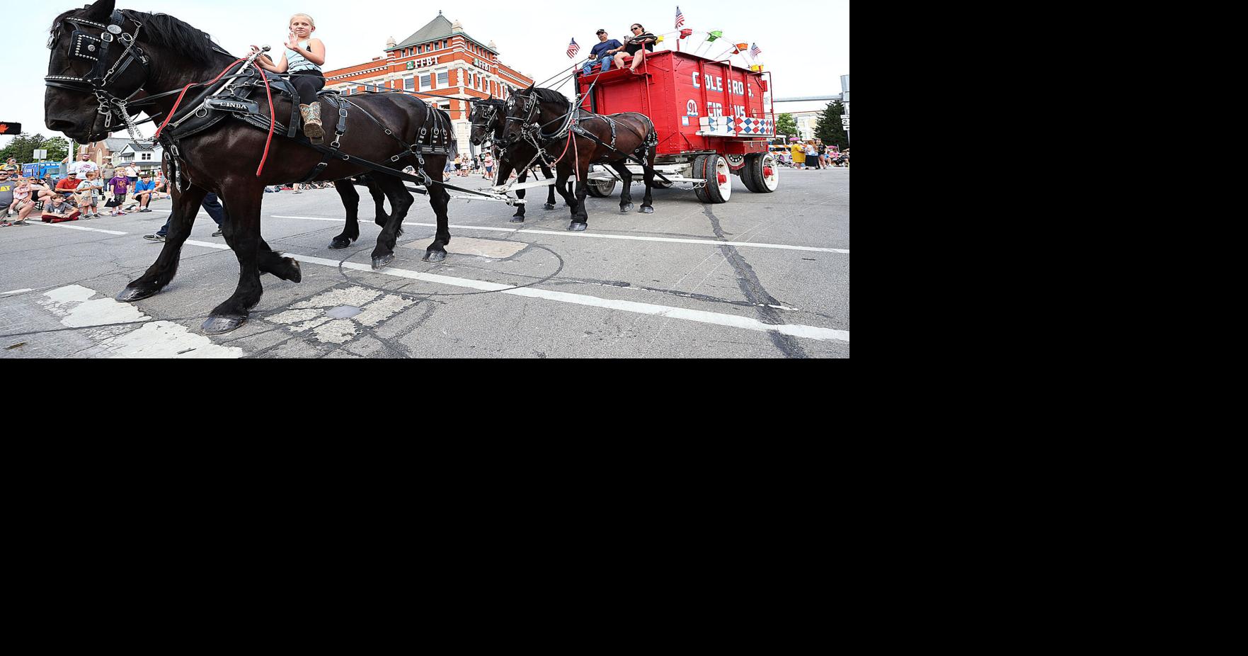 PHOTOS: Peru Circus Parade | Gallery | pharostribune.com