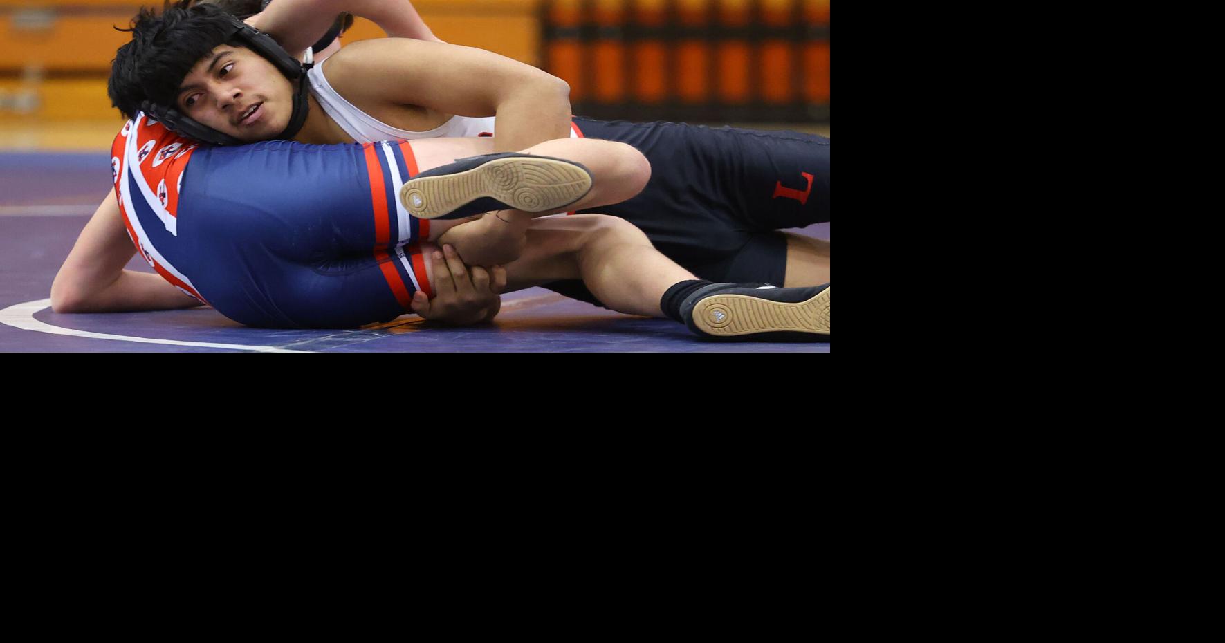 PHOTOS: Cass vs Logan wrestling | Gallery | pharostribune.com