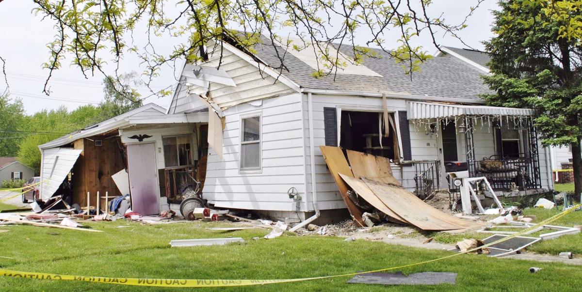 Natural gas leak causes house to explode, fire officials say | Local ...