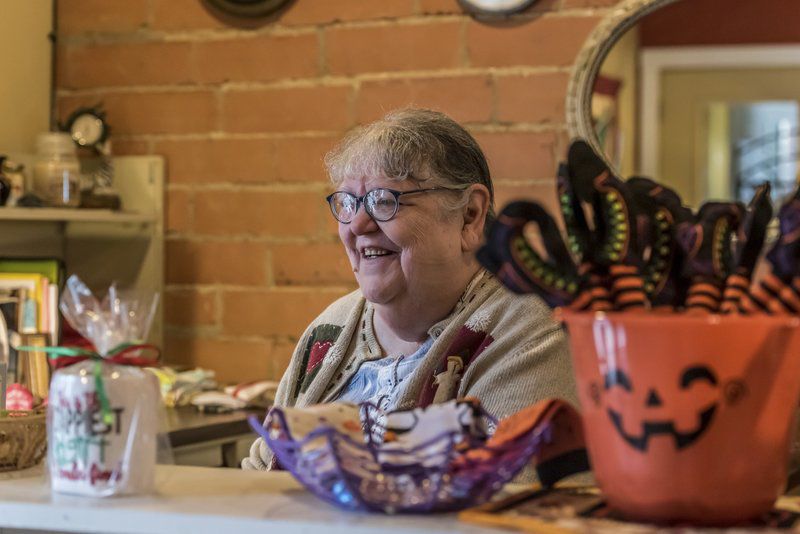 Store offers locally made crafts and art | Local News | pharostribune.com