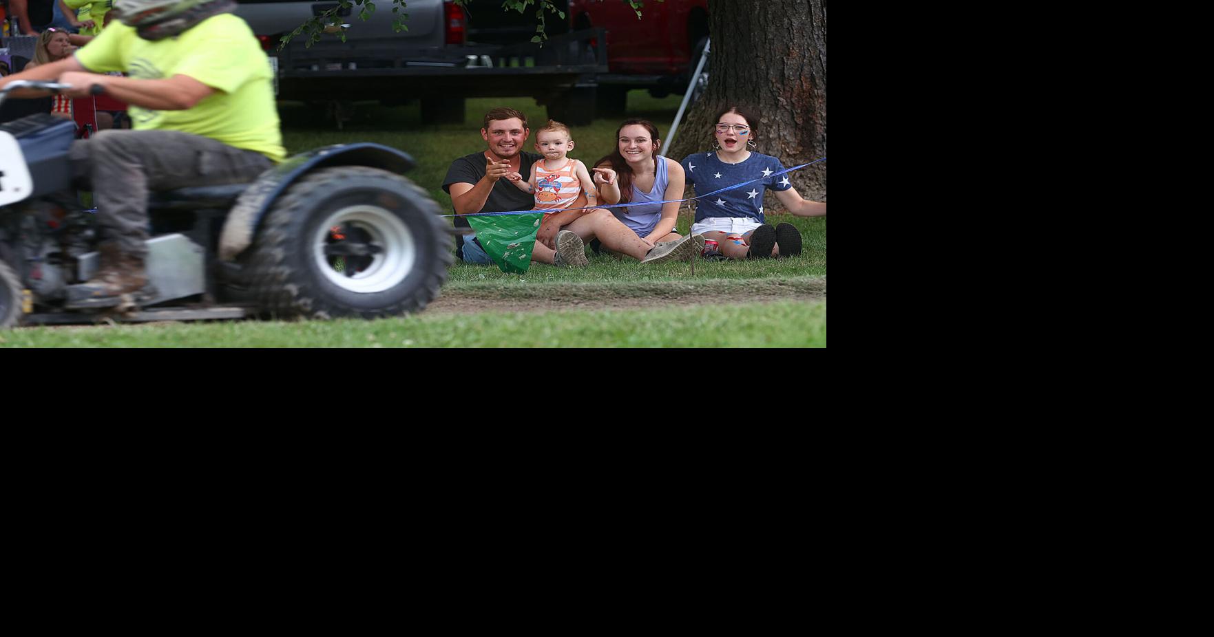 PHOTOS: Twelve Mile 500 Riding Lawnmower Race | Gallery | pharostribune.com