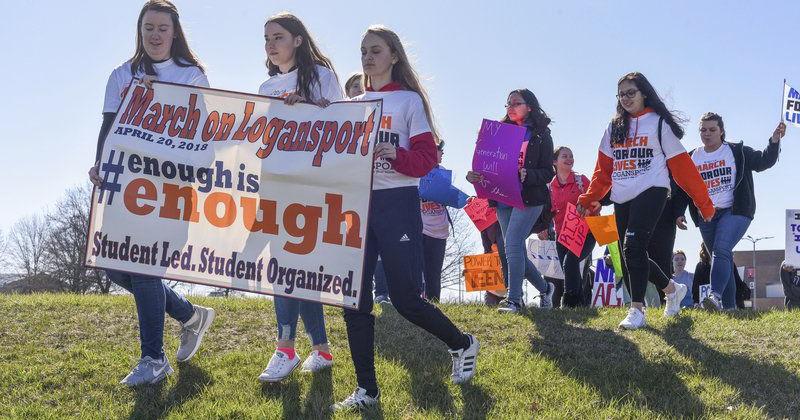 'Books not bullets:' Students march through downtown to bring awareness ...
