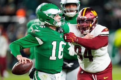 Eagles' backup plan backfires with 24-17 loss to Commanders that costs ...