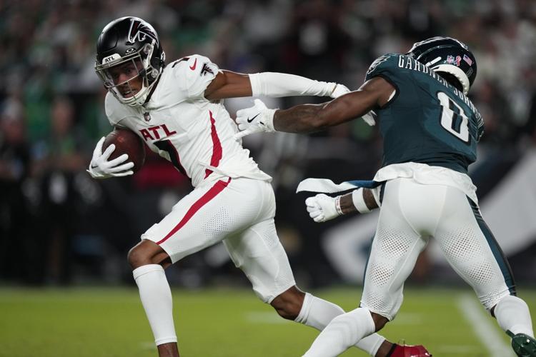 Eagles give up lead late, lose against Falcons, 22-21 | Football ...