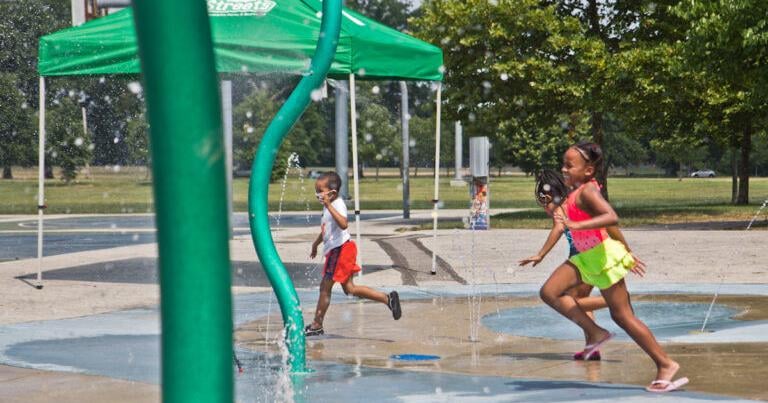 Spraygrounds a relatively safe way to cool off, experts say | Local ...