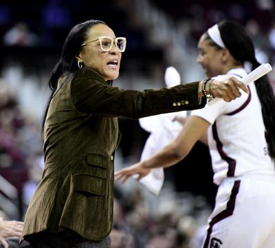 Dawn Staley back at No. 1 with South Carolina | Basketball | phillytrib.com