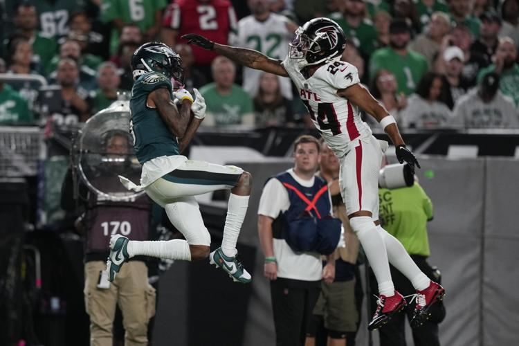 Eagles give up lead late, lose against Falcons, 22-21 | Football ...