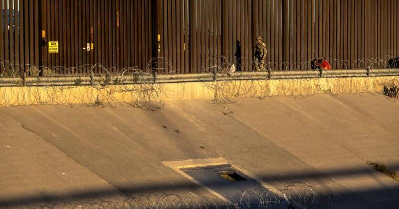 Illegal Border Crossings Plunge to Lowest Level in Decades | Nyt ...