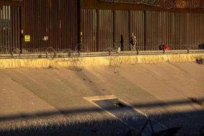 Illegal Border Crossings Plunge to Lowest Level in Decades | Nyt ...