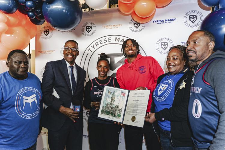Sixers Tyrese Maxey gives away 1,000 Thanksgiving meals | The Learning ...