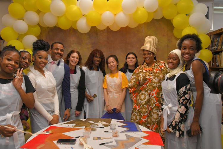 Singer Jill Scott returns to her high school for mural design unveiling ...