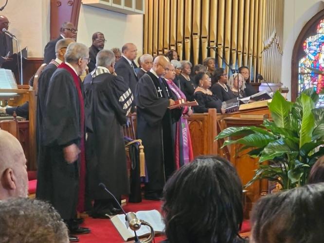 Mourners pack White Rock Baptist Church for Pastor William Shaw's ...