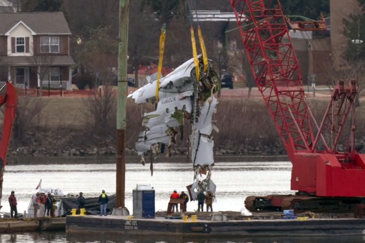 Salvage crews remove large portion of commercial jet from river after deadly air collision near ...