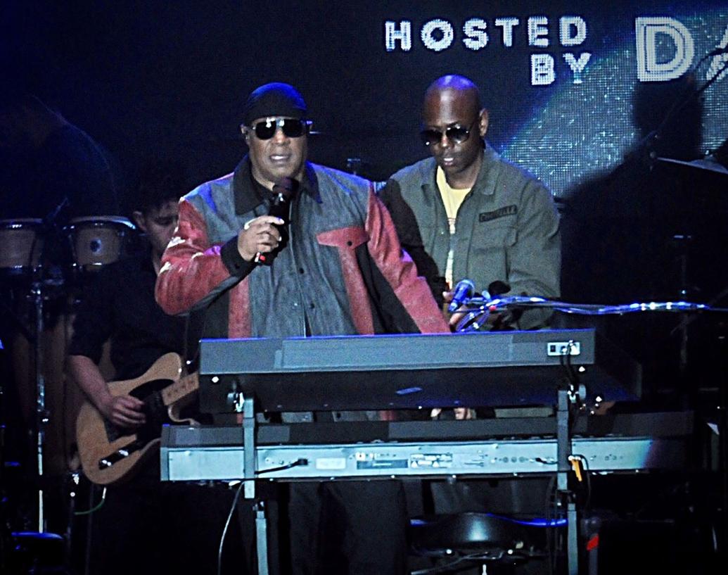 Dave Chappelle hosts concert to honor Ohio shooting victims ...