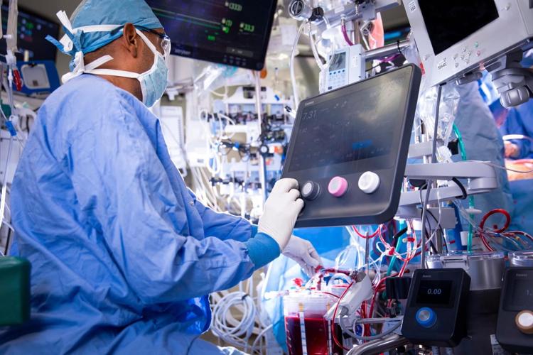 A heart surgeon saved his life as a teen. Now they perform surgeries ...