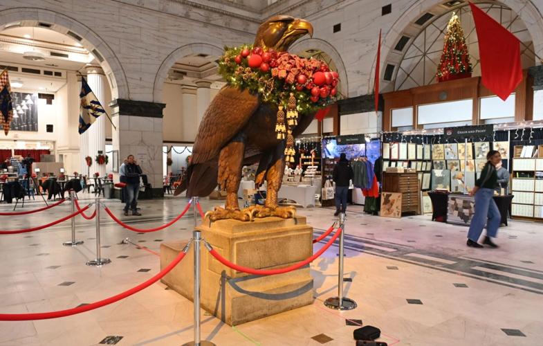 Light show and holiday traditions return to Wanamaker Building | Local ...